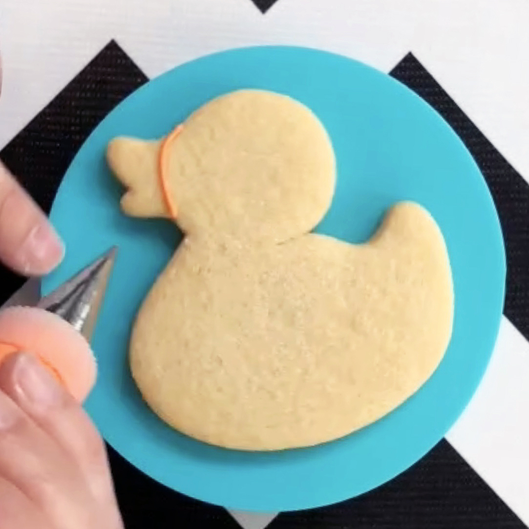 Cookie Tutorial: Toilet Paper & Rubber Ducky Cookies | HilaryStyle